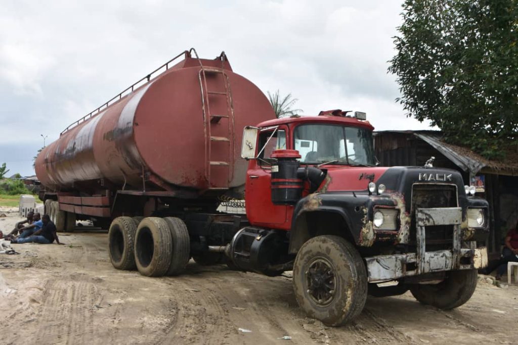 Army uncovers illegal tapping point on SPDC oil pipeline in Rivers ...