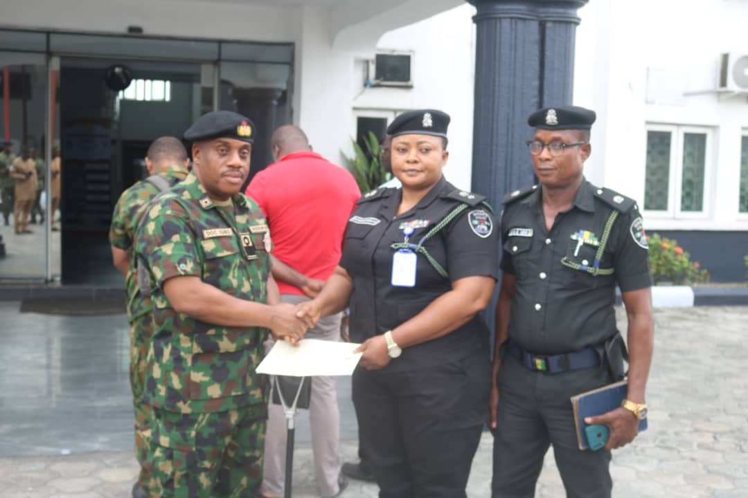 Navy hands over 3 suspected oil thieves to Police