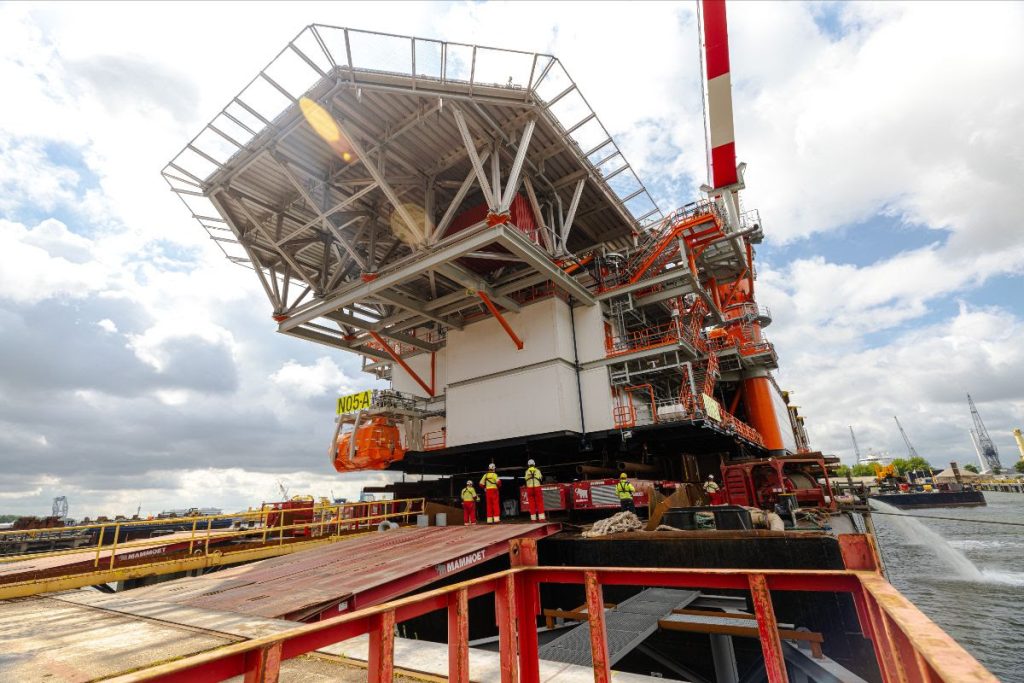 Efficient load-out of first wind-powered offshore gas platform in the ...